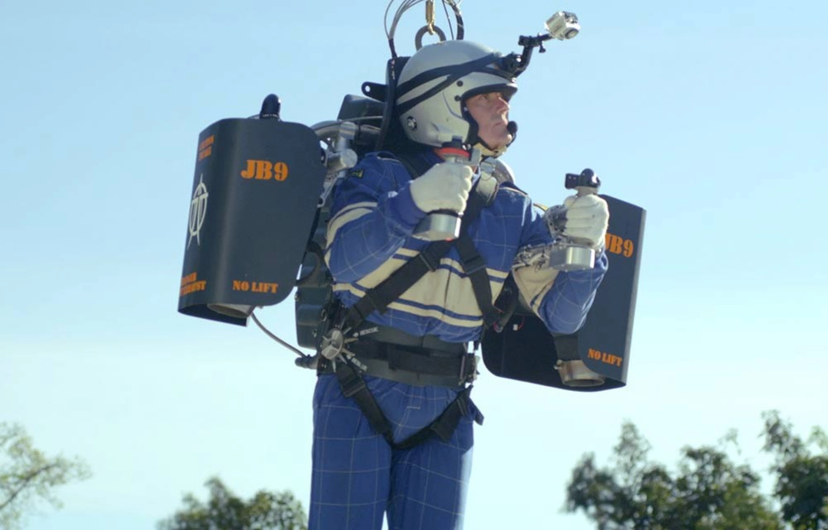 JB-9 jetpack makes spectacular debut flying around Statue of Liberty