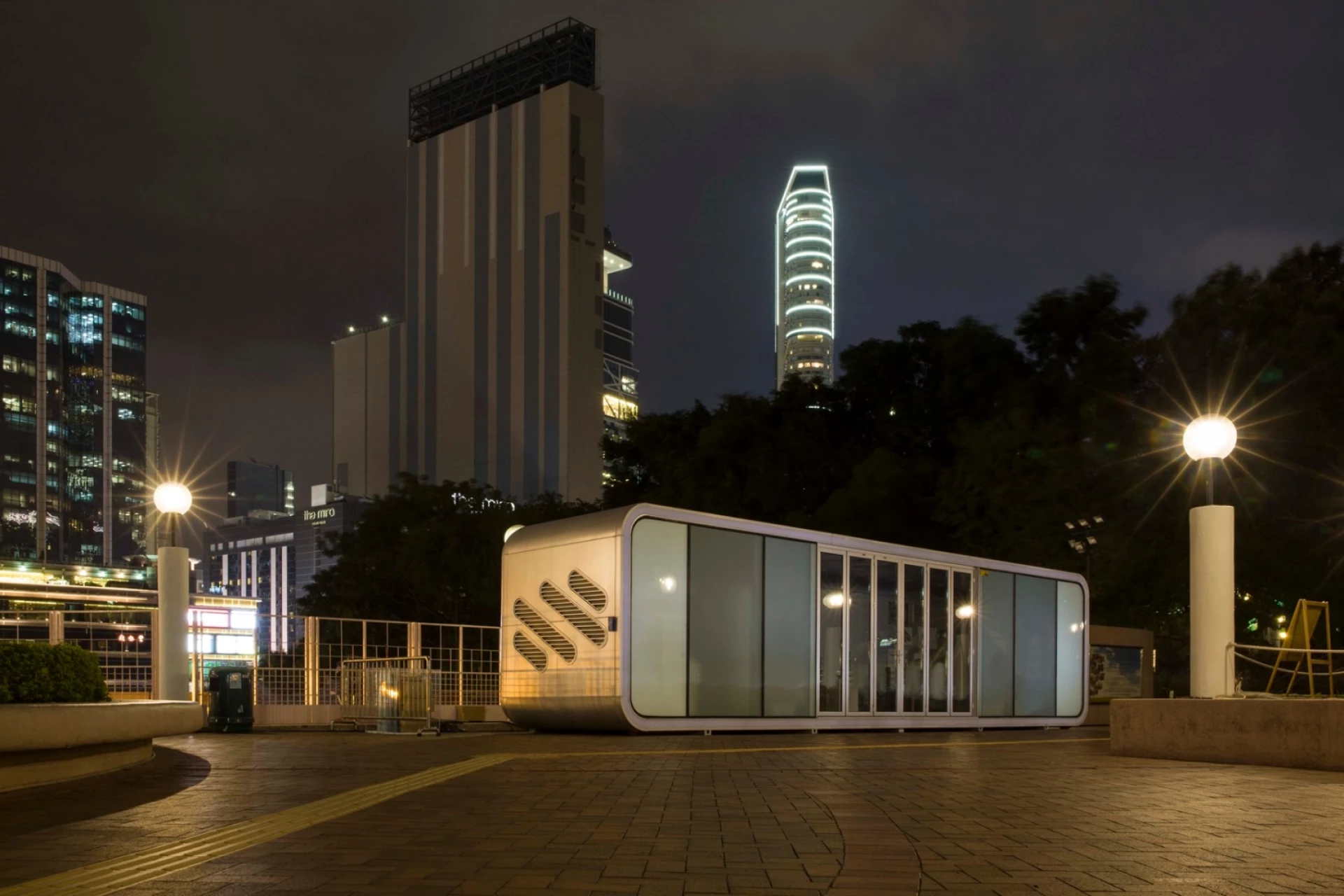 Alpod mobile home shows its metal