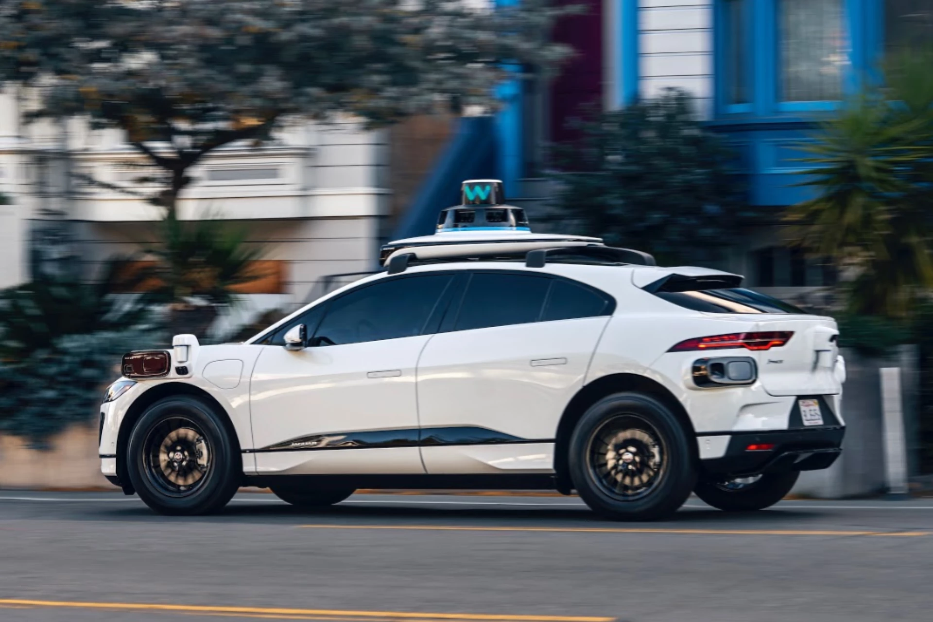 Waymo's new self-driving tech spots pedestrians half a kilometer away