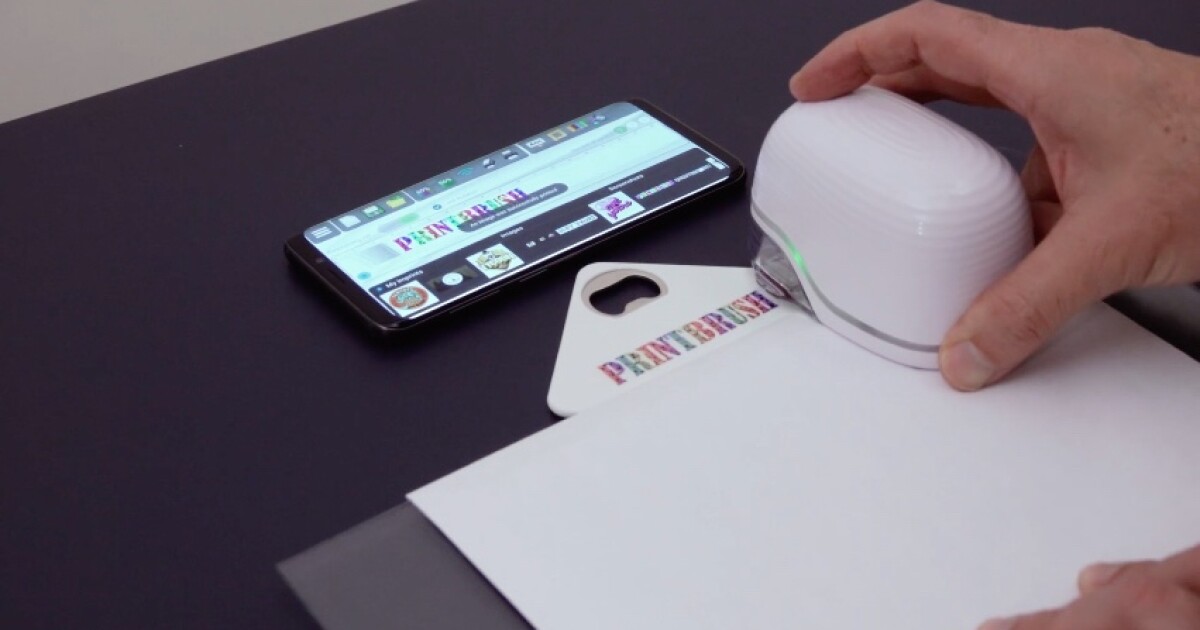 Handheld inkjet printer applies color graphics to all sorts of surfaces