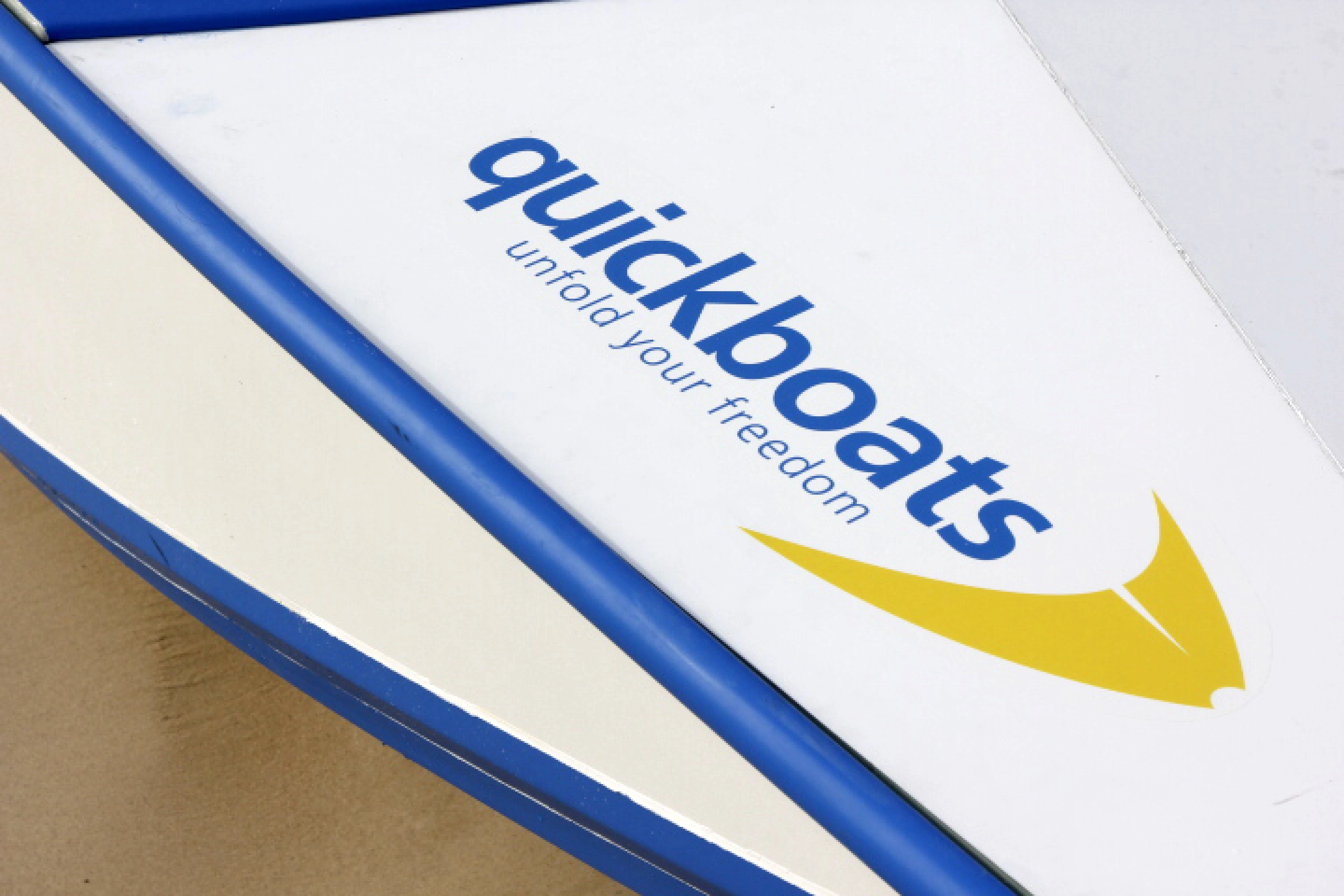 Quickboat foldable boat: From roof rack to water in 60 seconds