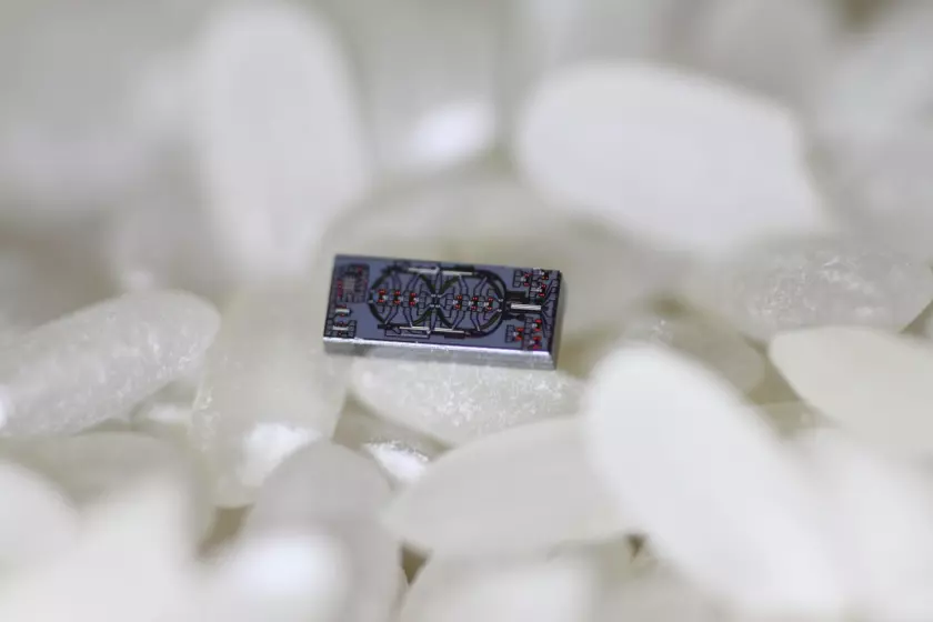 Tiny gyroscope the size of a grain of rice could help shrink gadgets ...