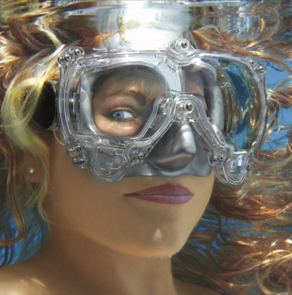 Underwater mask offers five times the view of conventional masks