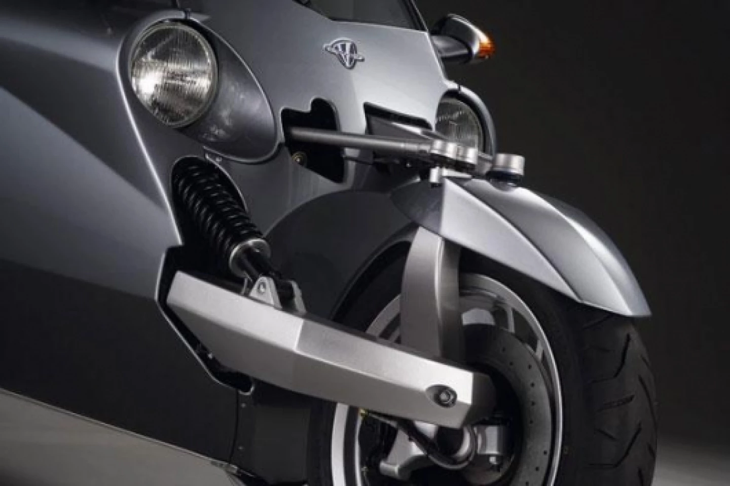 The plug-in hybrid carving three-wheeler from Venture