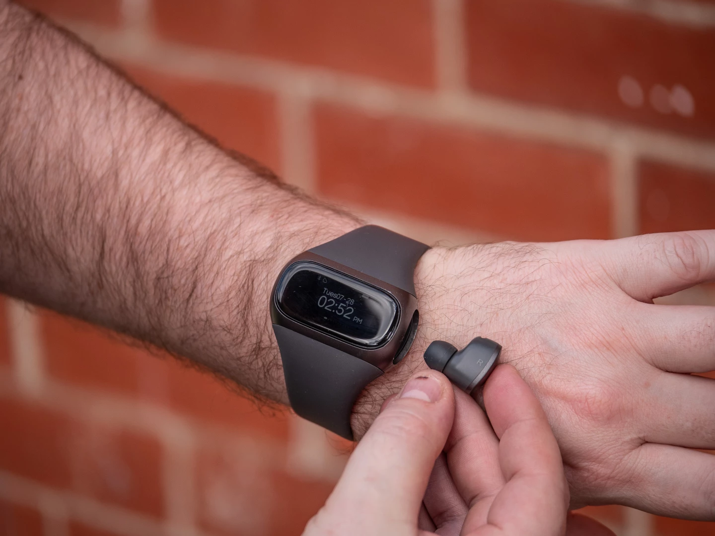 Review: Wearbuds Pro, the Bluetooth earbuds that live in your watch