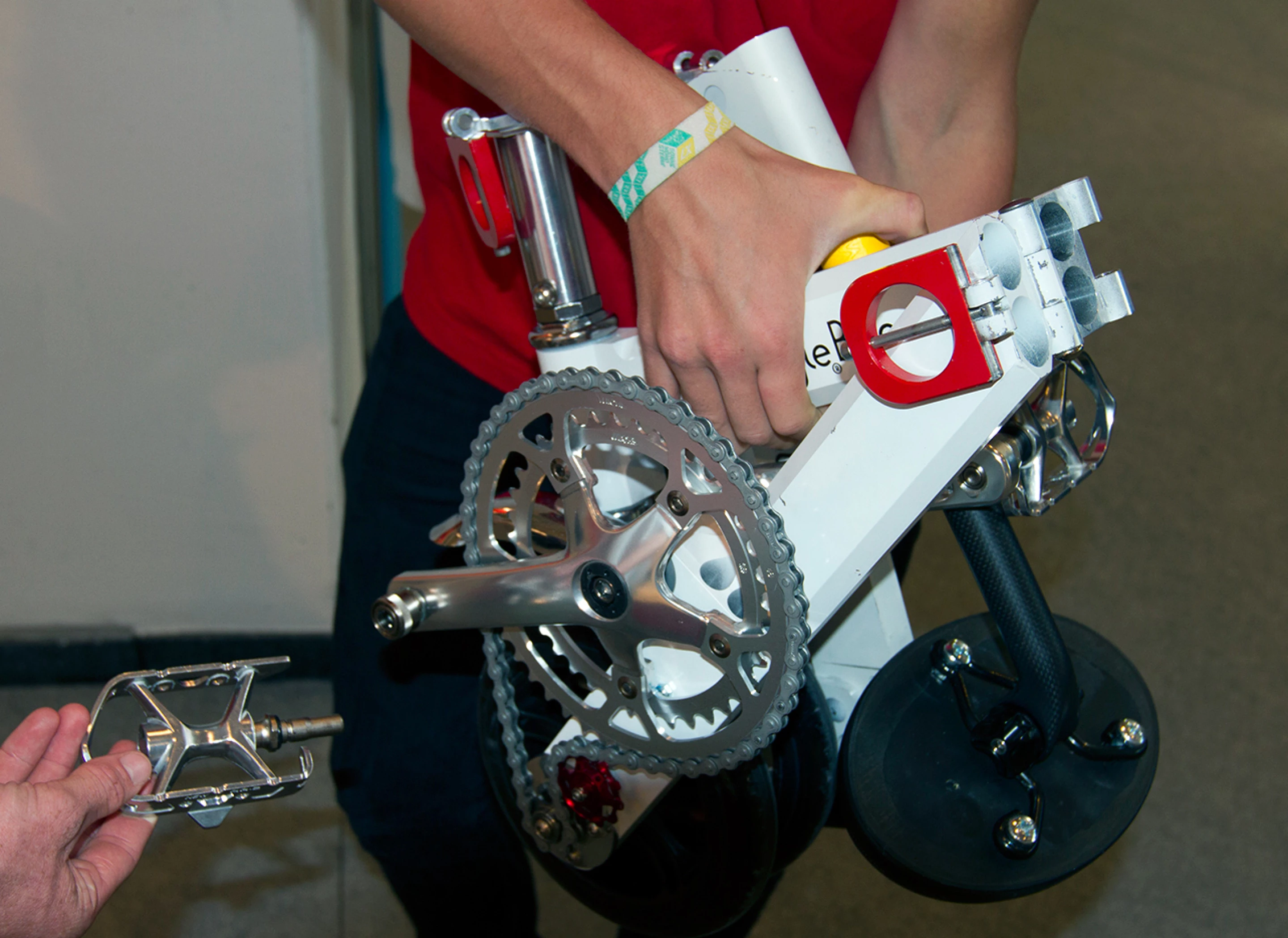 Kwiggle Bike claims world’s most compact folding bike crown
