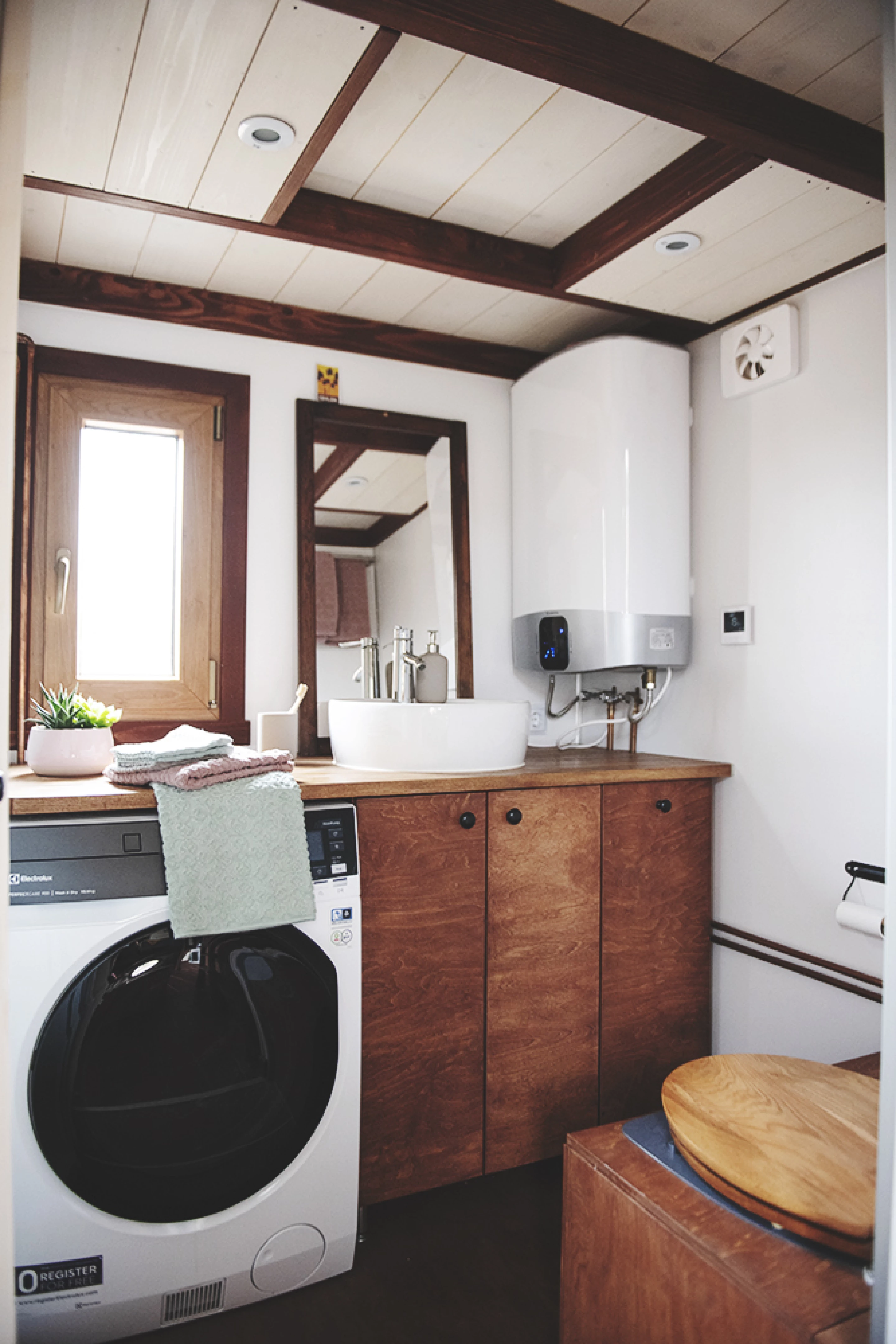 Elise tiny house lifts the living room to fit family of three