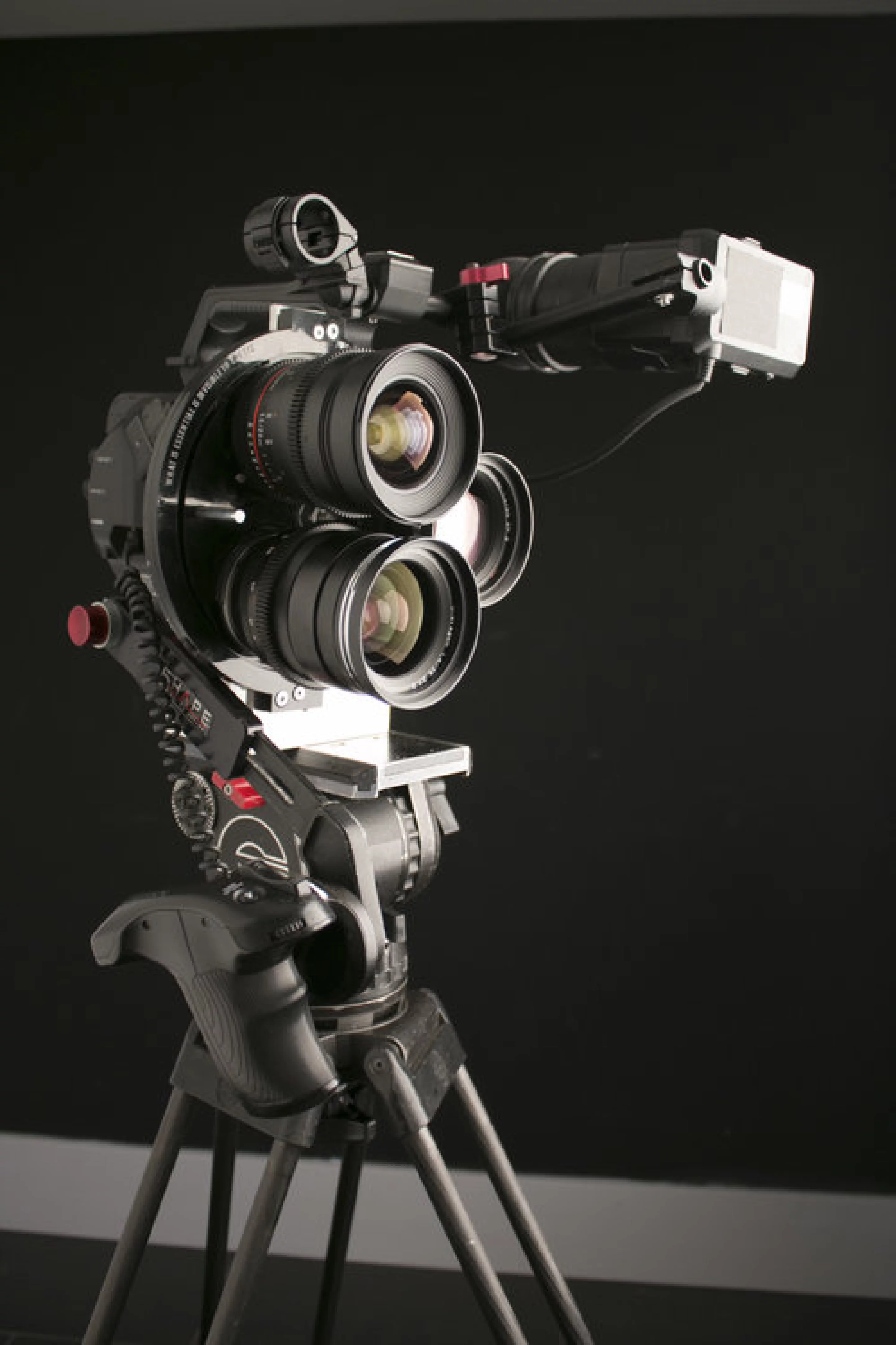 Rotating mount allows for quick lens changes during filming