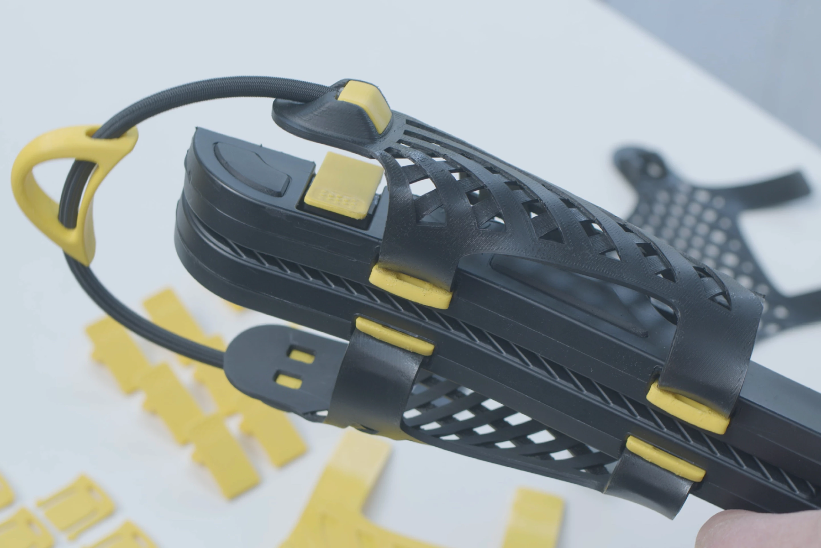 Folding swim fins get skinny for stowage