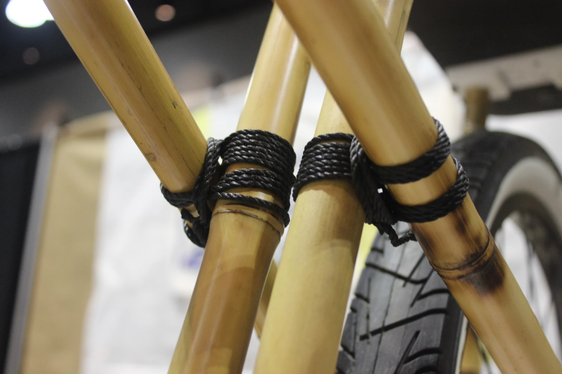 Easy-build bamboo bike forgoes resin for nuts