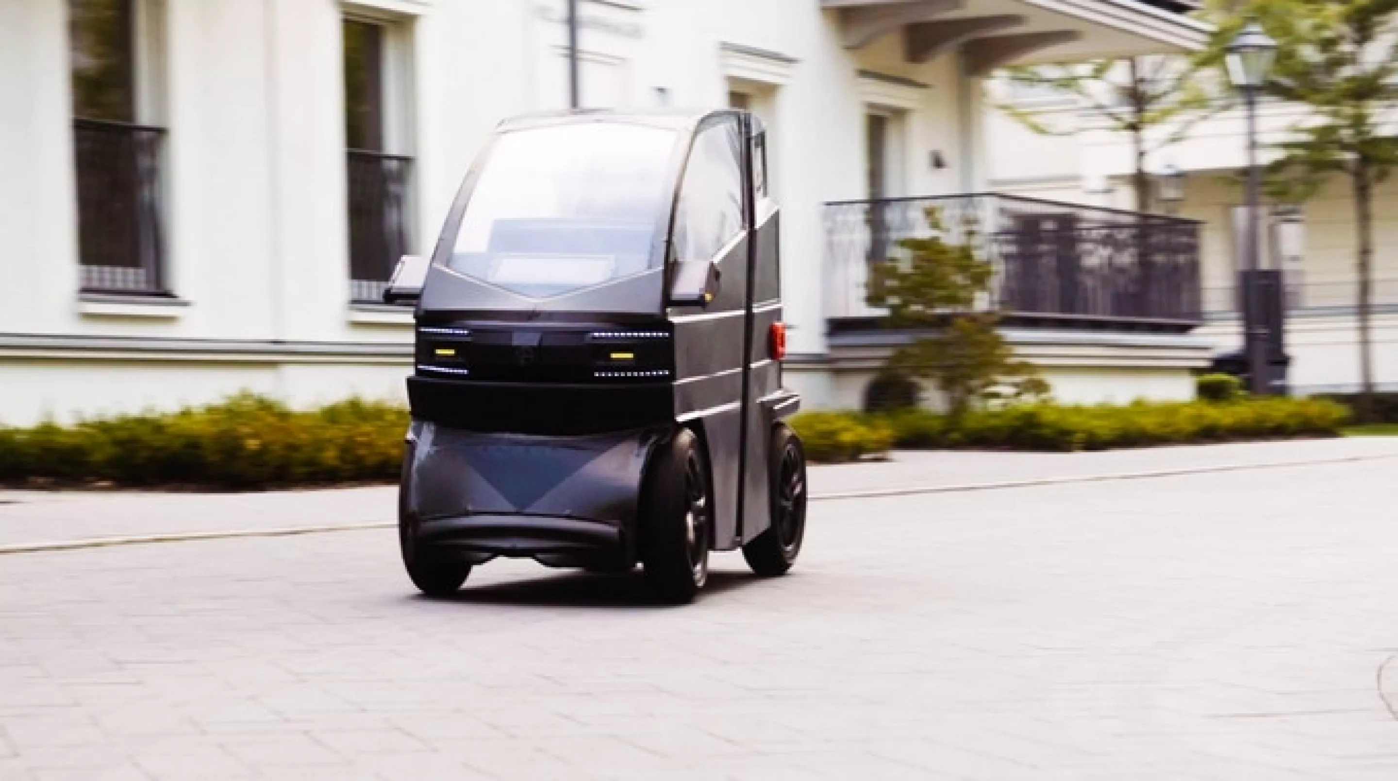 Tiny electric car stretches to take on more passengers