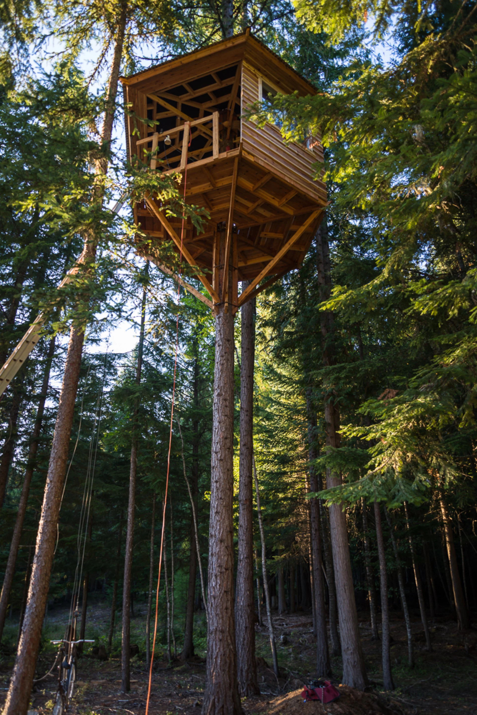 22 year old builds a human-powered bicycle "elevator"