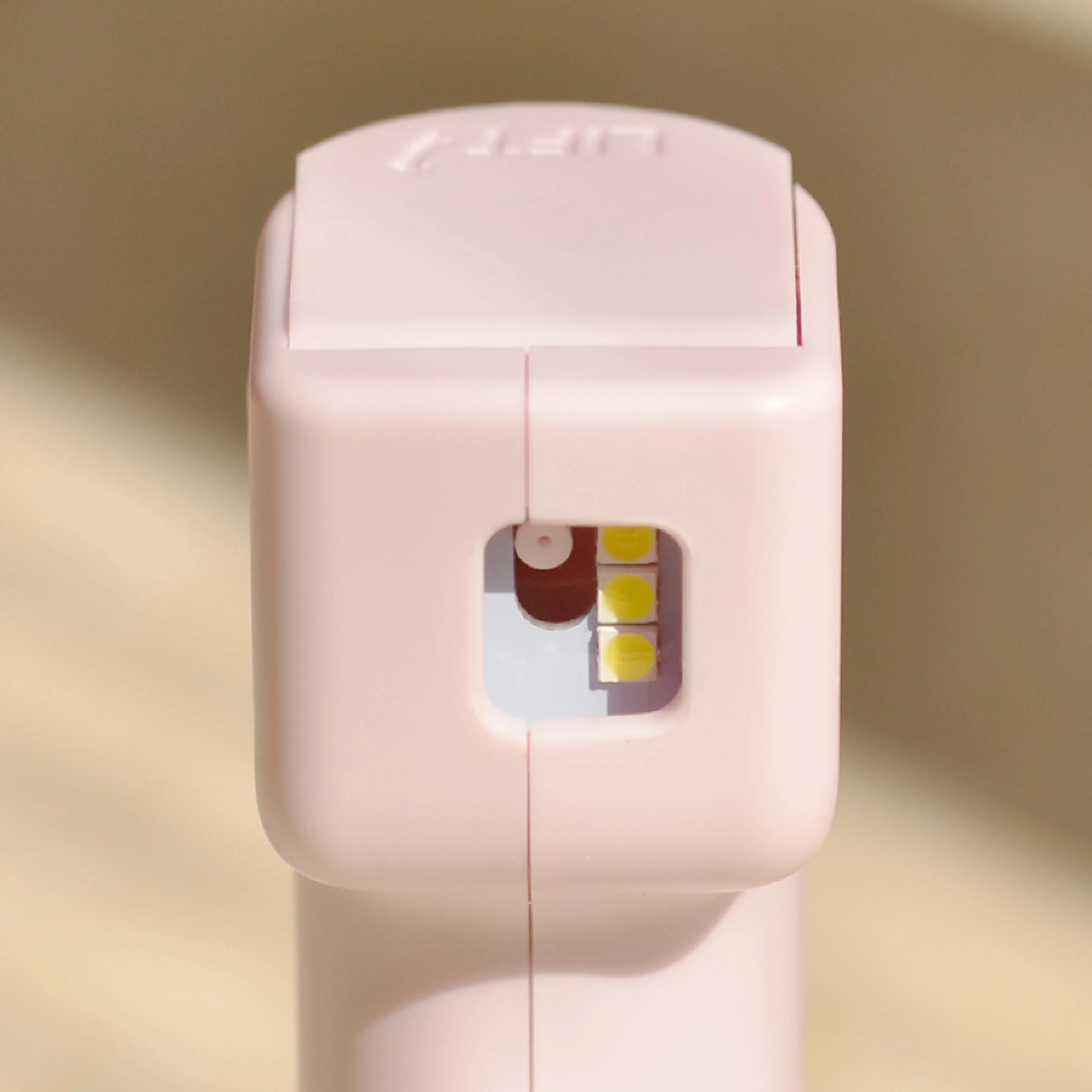 Smart Pepper Spray calls for help while the perp's eyes burn