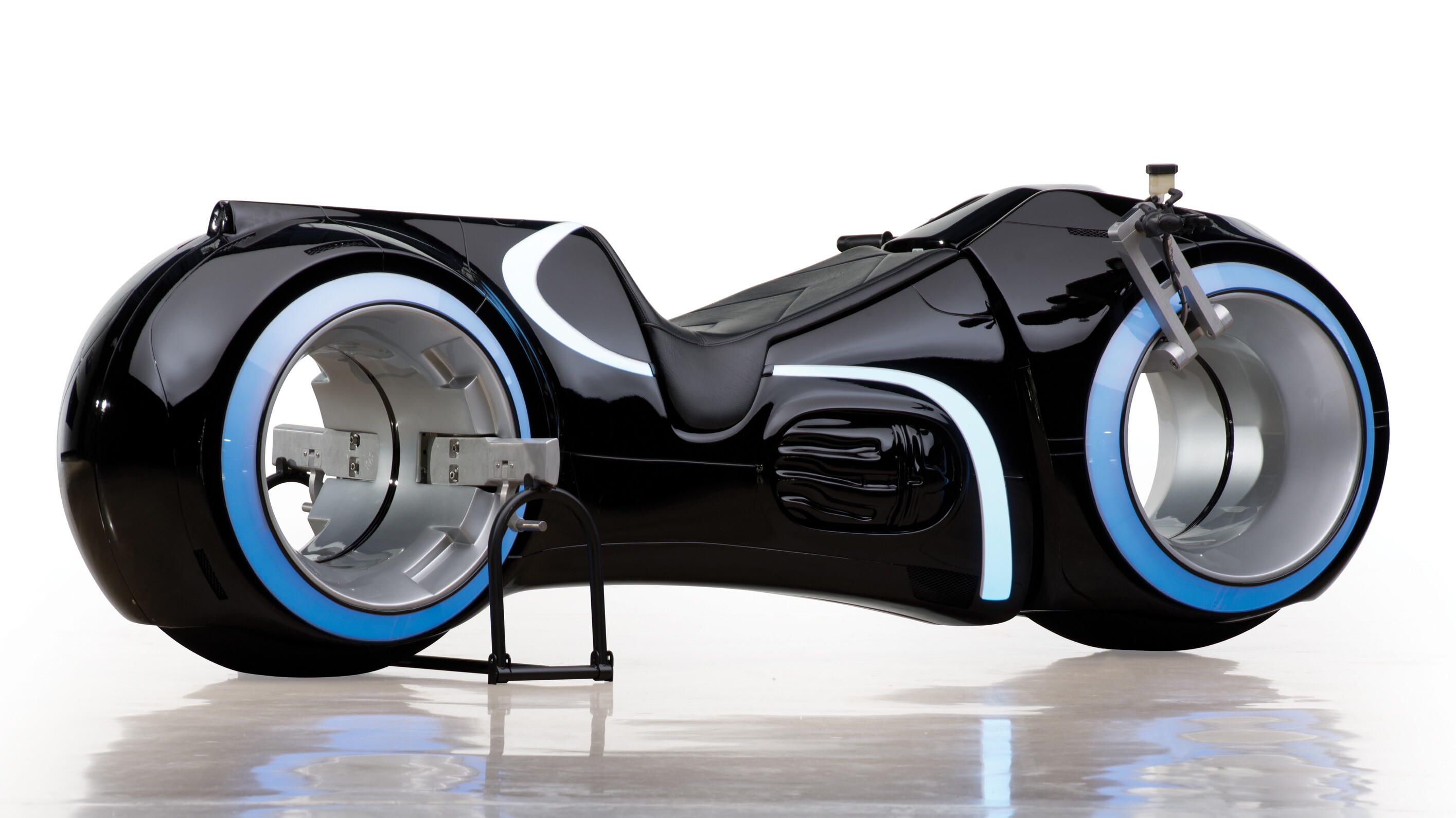 Fully-functioning electric Tron light cycle goes to auction
