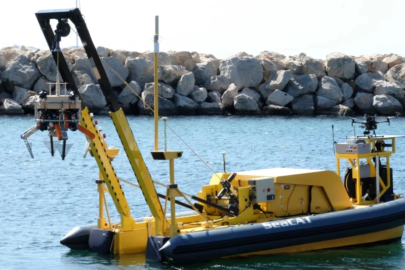 Autonomous robot tackles seabed trash in Marseille