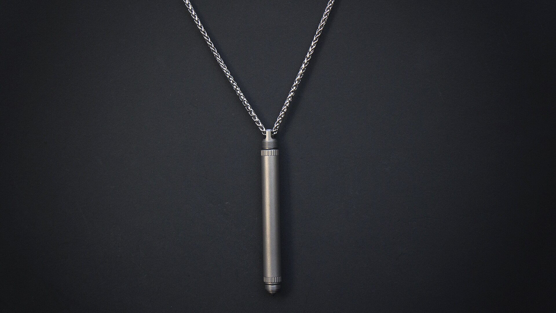 Mantis Pen packs scalpel blade, other tools, in slim titanium tube