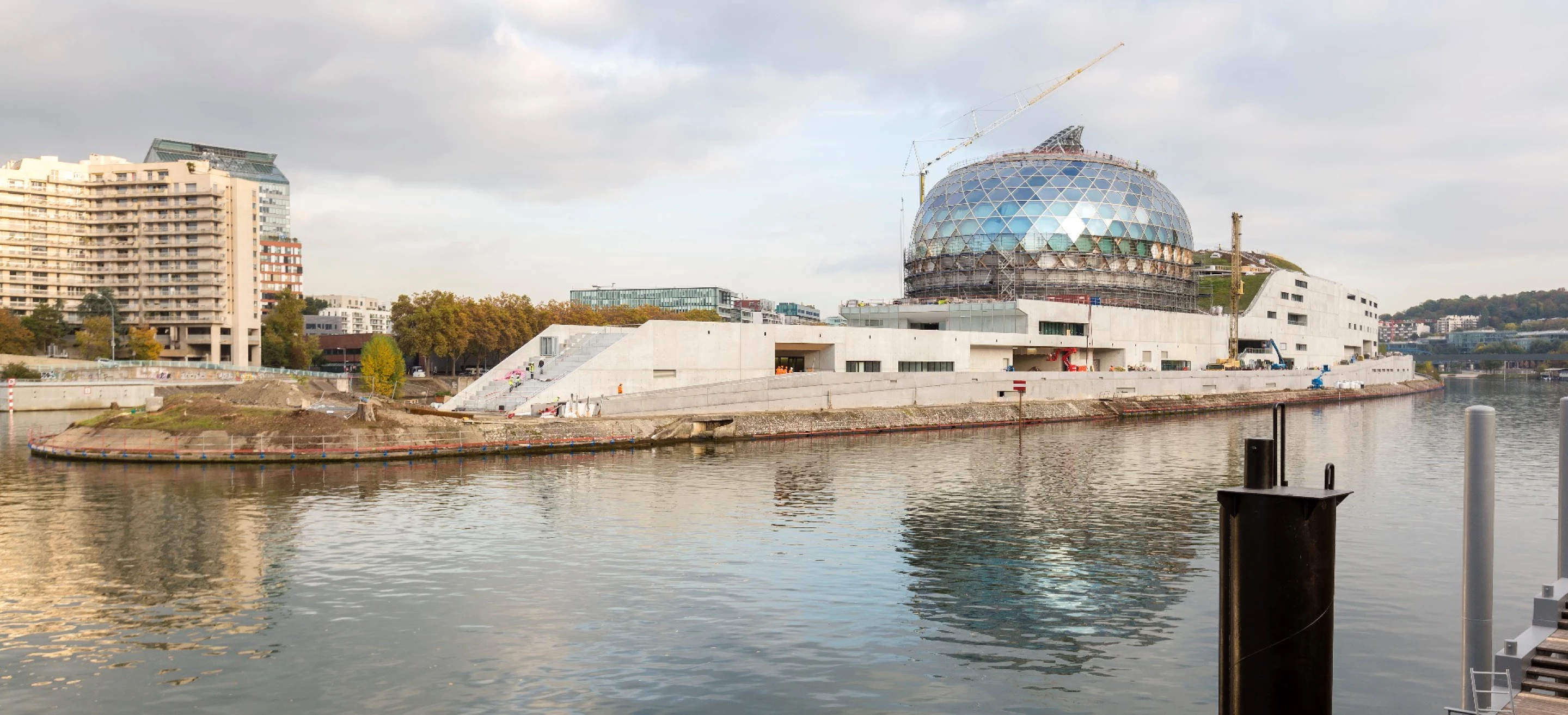 Stunning auditorium crowns ship-shaped Paris music venue