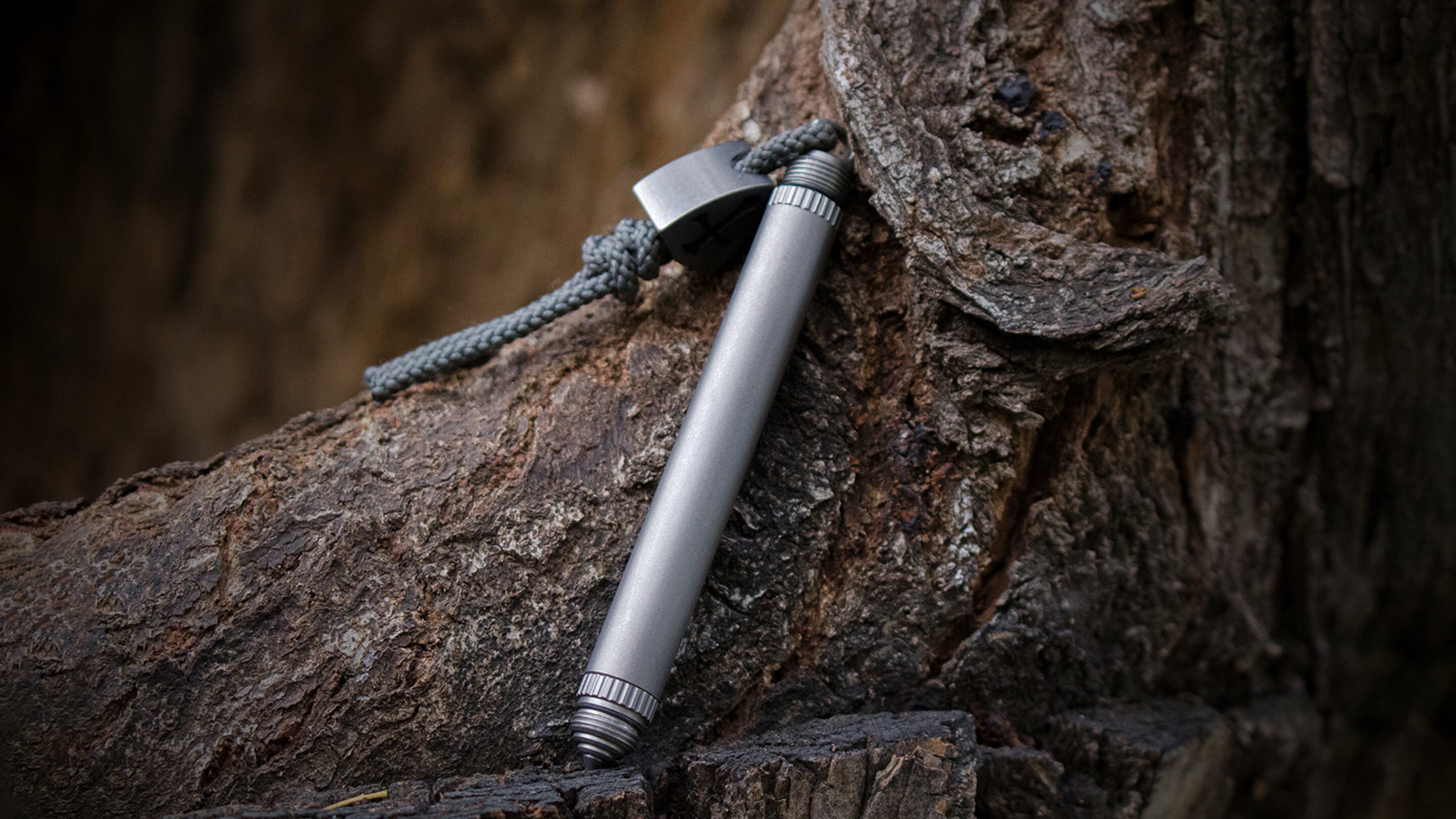 Mantis Pen packs scalpel blade, other tools, in slim titanium tube