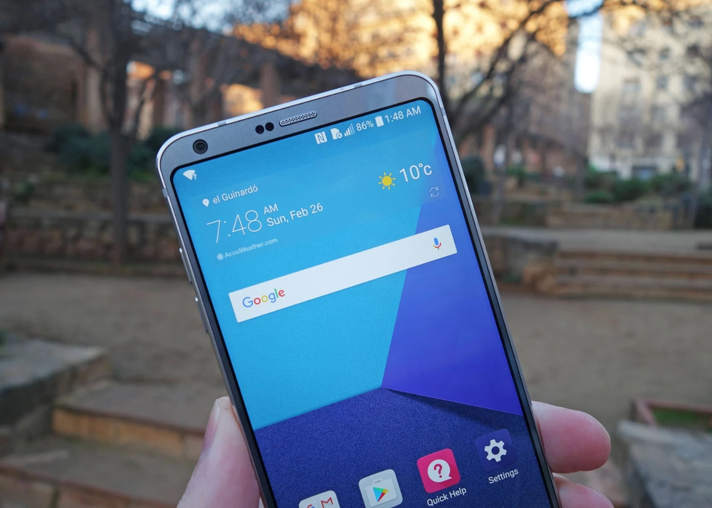 LG G6 hands-on: Goodbye bezels, hello Google Assistant