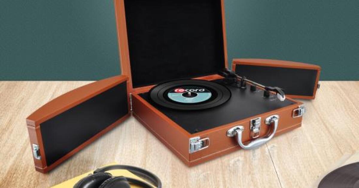 Pyle Audio's suitcase-style turntable plays vinyl and MP3s