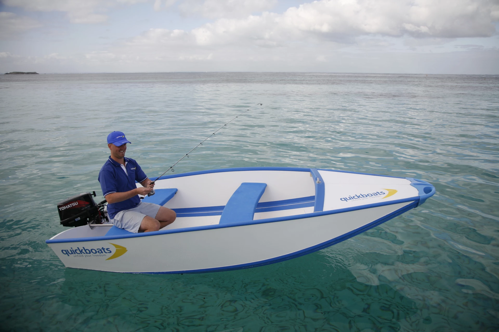 Quickboat foldable boat: From roof rack to water in 60 seconds