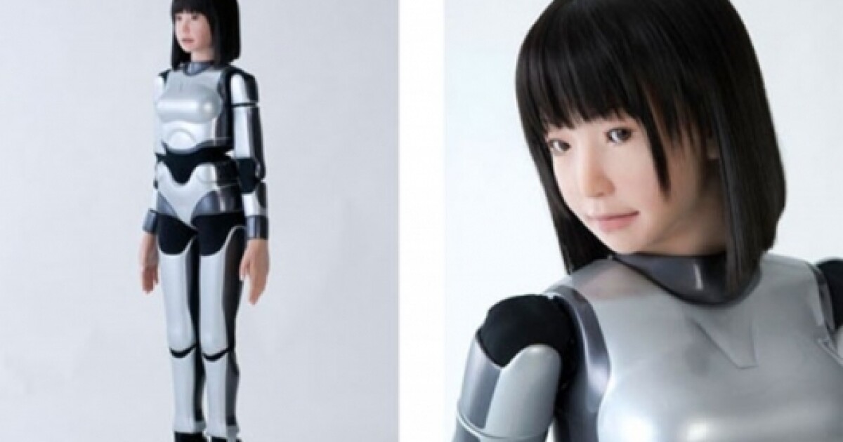 Robot supermodel takes to the catwalk