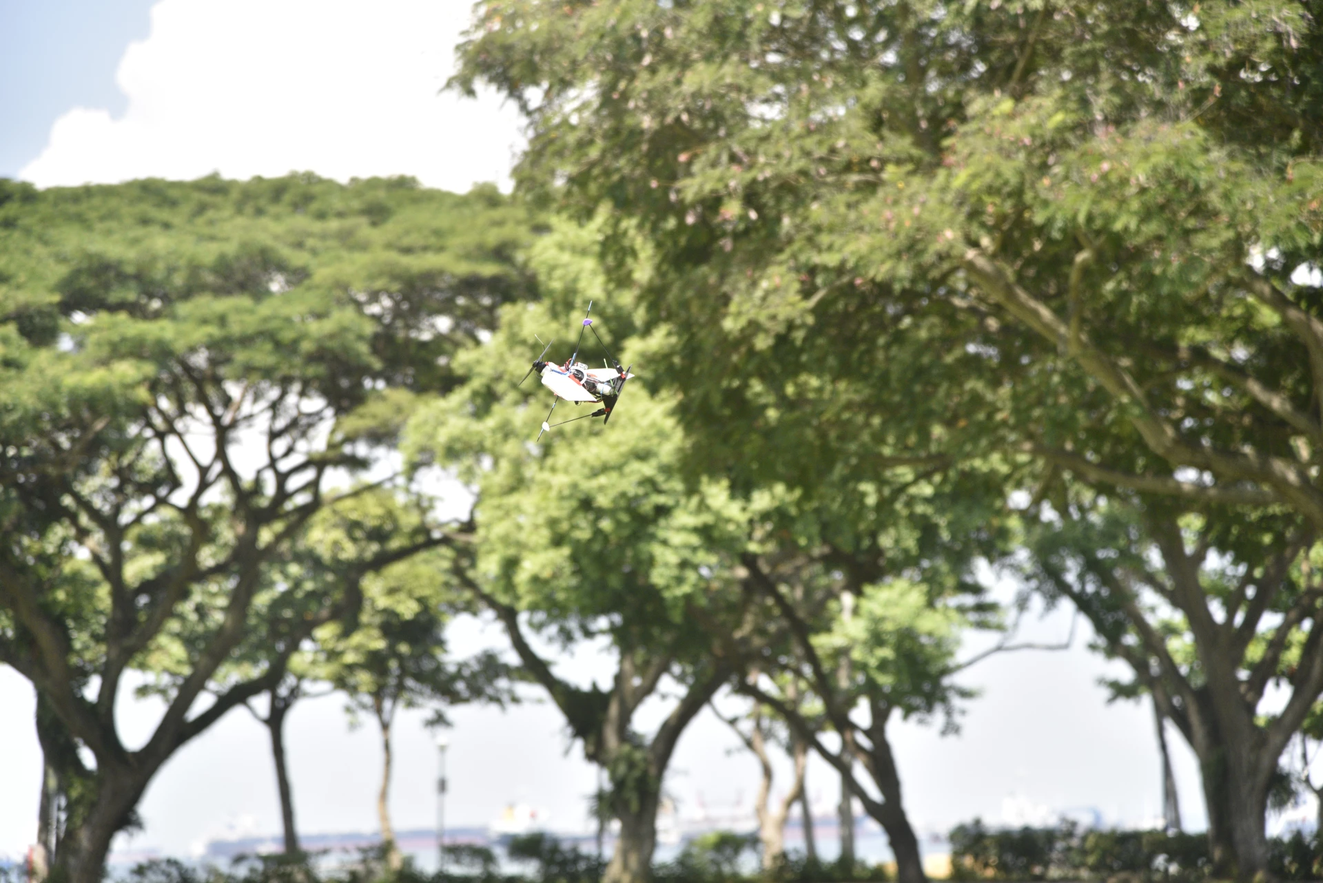 "THOR" hybrid UAV hovers like a helicopter, flies like a plane