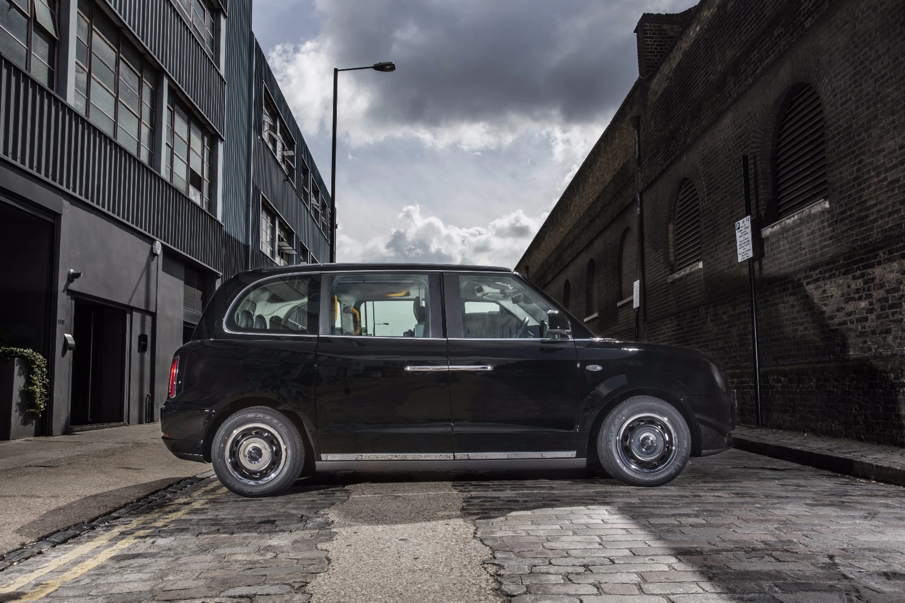 Classic London taxi evolves with hybrid range-extender TX