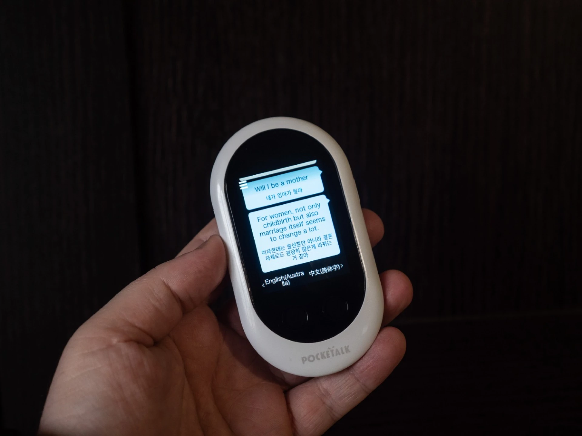 Review: Pocketalk translator puts 74 languages at your fingertips