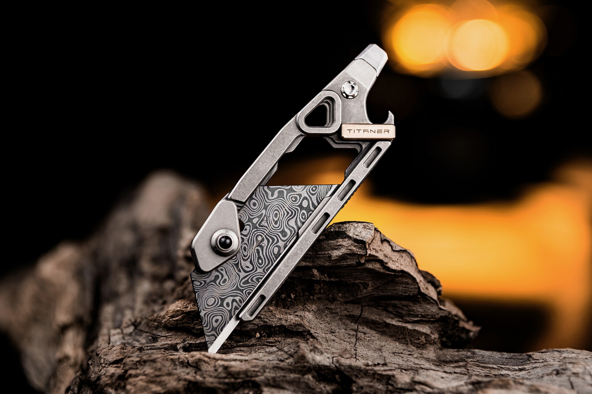 Utility knife multitool uses a ceramic bead for safer sliding of the blade