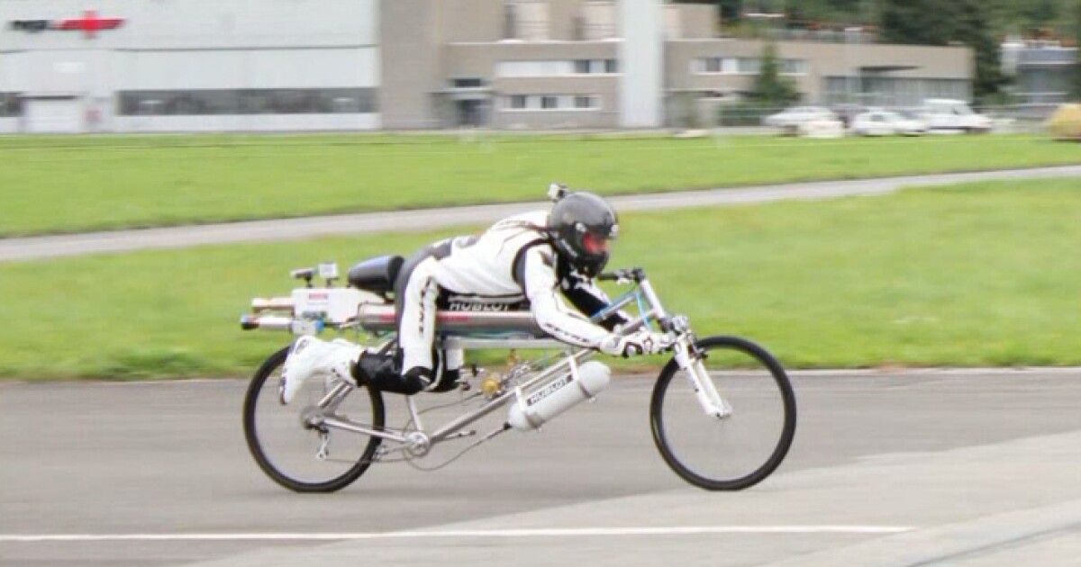 Francois Gissy hits 285 km/h on his rocket-powered bicycle
