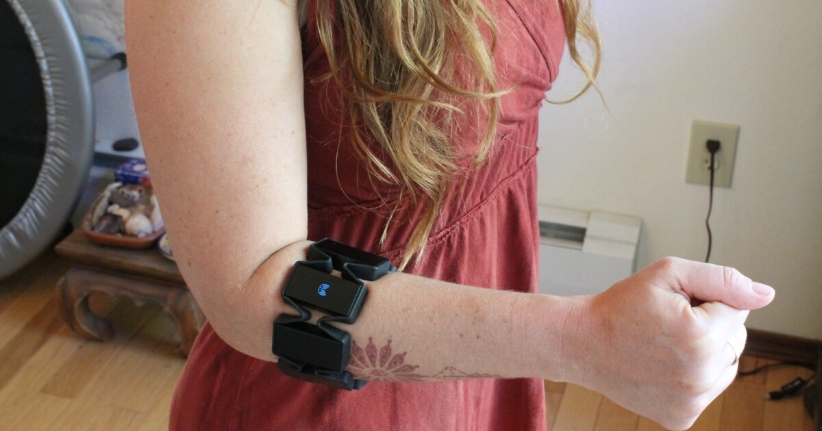 Gesture-control armband also keeps a close eye on MS