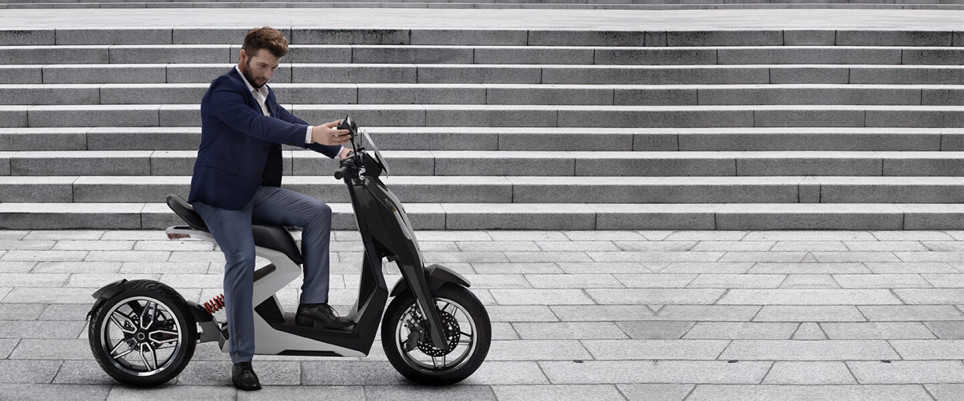 Zapp unveils stylish i300 electric scooter