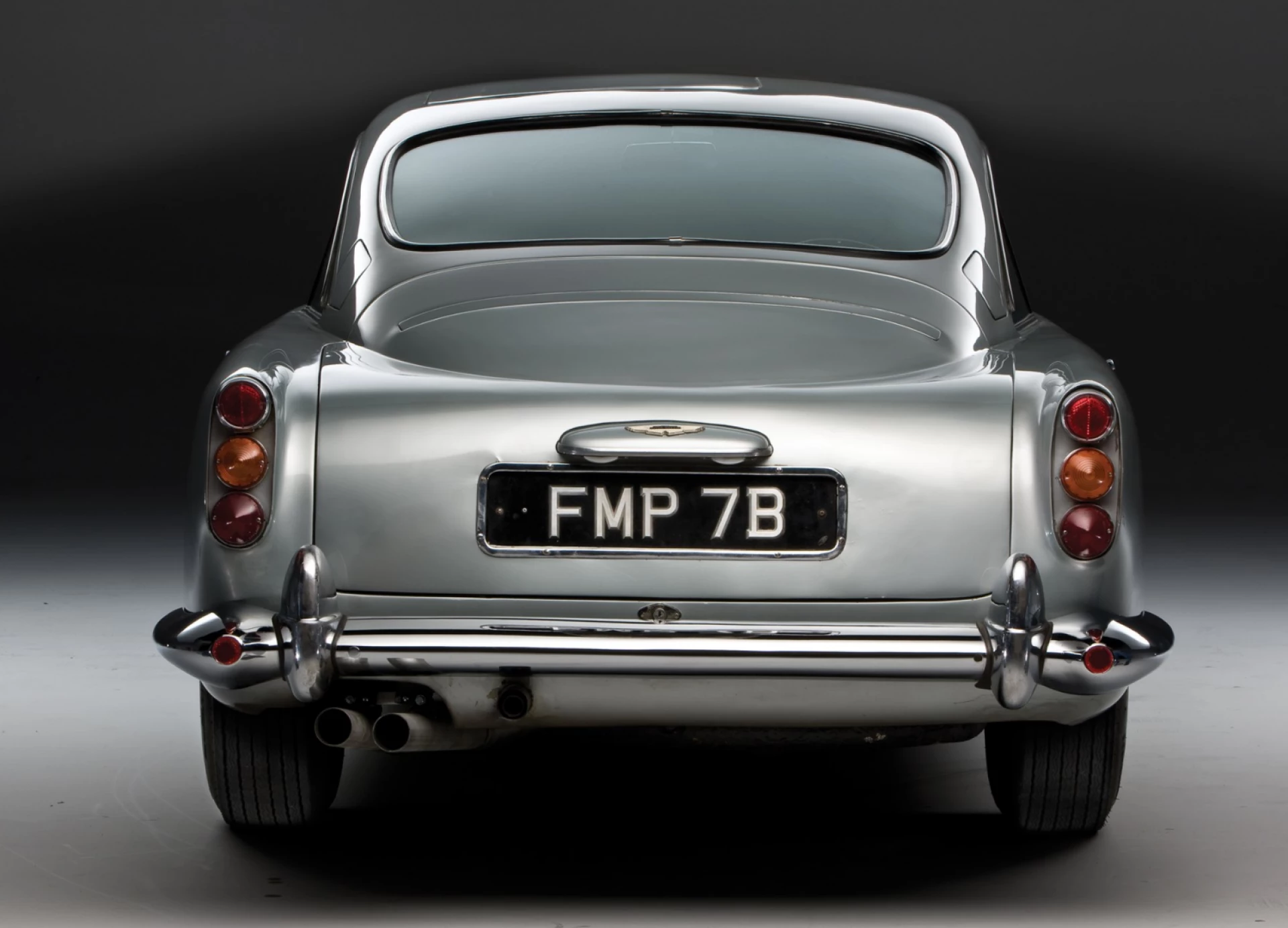 Aston Martin to build 25 James Bond DB5 replicas, with all of 007's toys