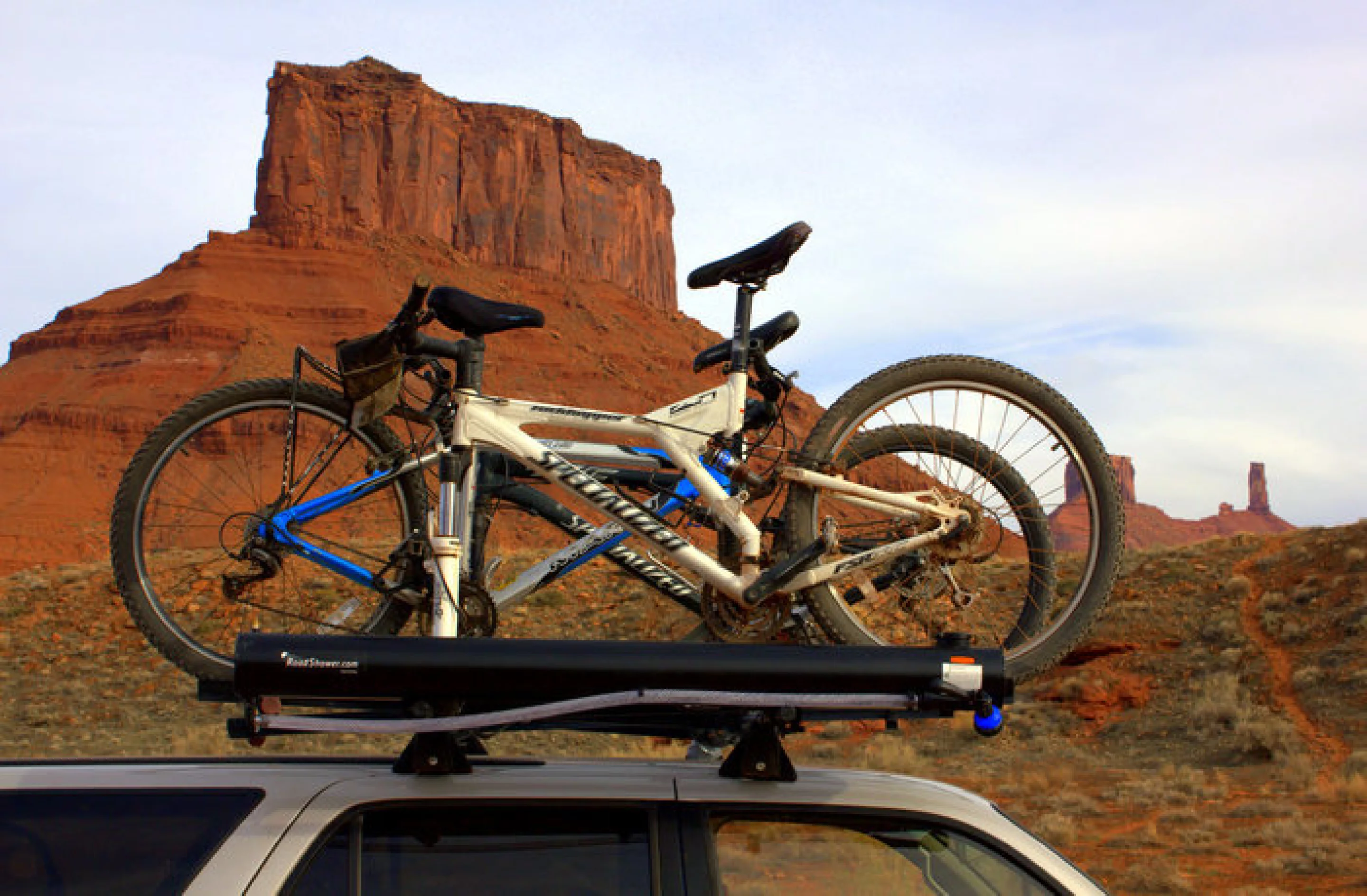Road Shower lets you freshen up, al fresco