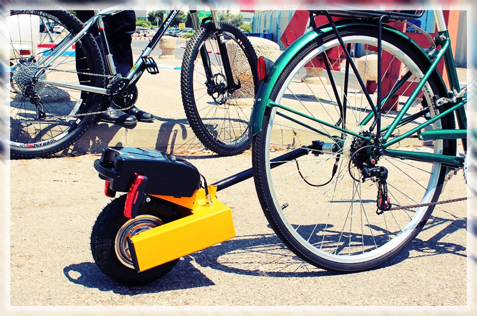 Compact Wheezy trailer snaps onto your bike and makes it electric