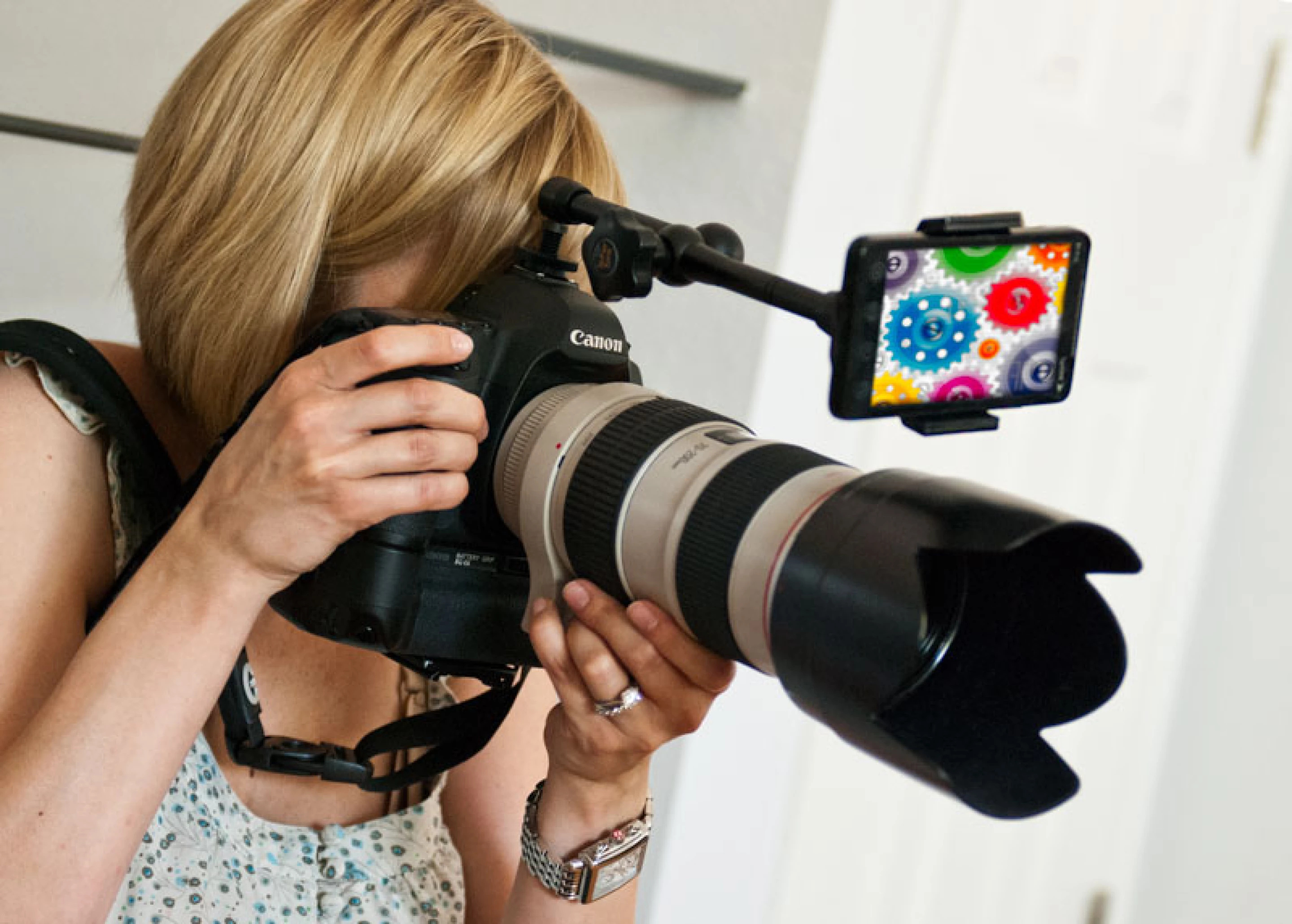 Look Lock dangles a phone over your camera ... for young portrait subjects