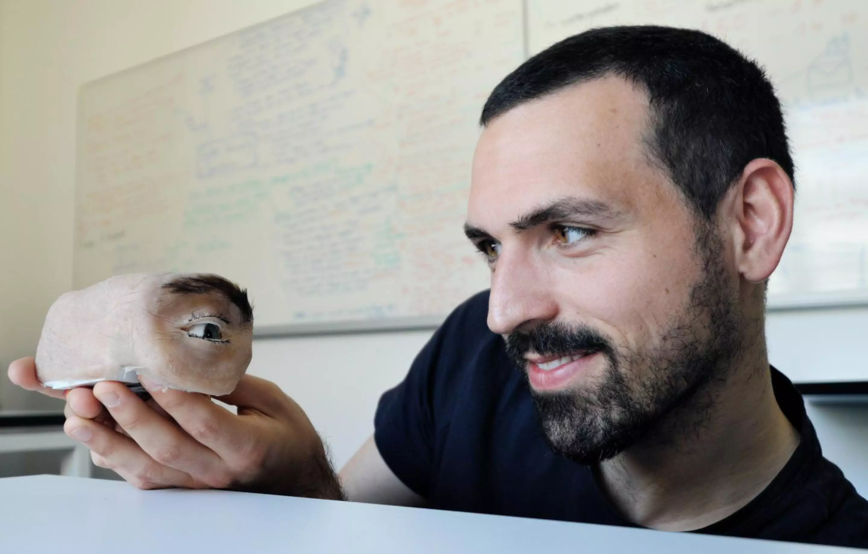 Anthropomorphic webcam looks – and moves – like a human eye