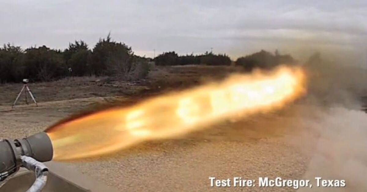 SpaceX tries out its new SuperDraco rocket engine