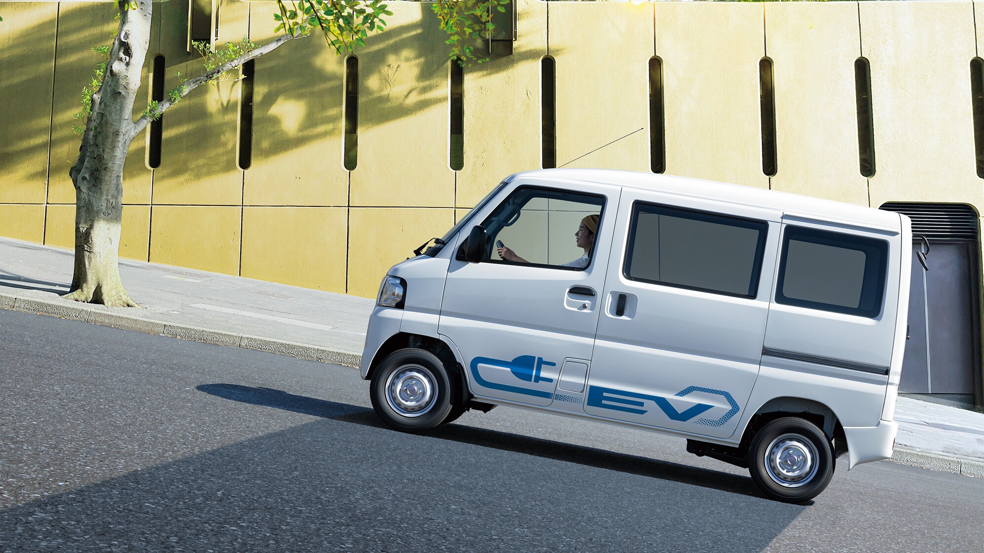 Mitsubishi gets down to business with 180-km Minicab EV kei van