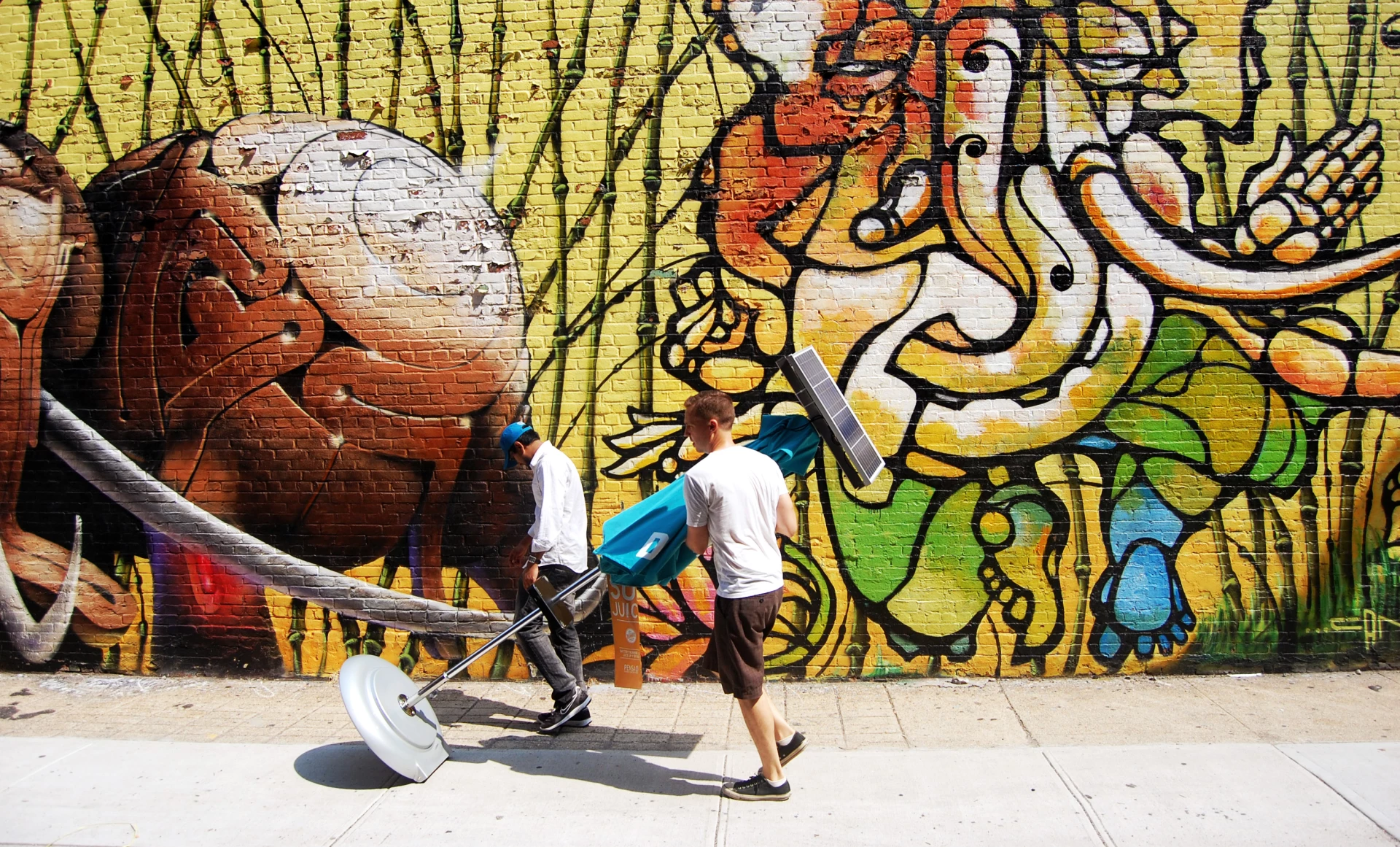 Street Charge solar charging stations for smartphones make New York debut
