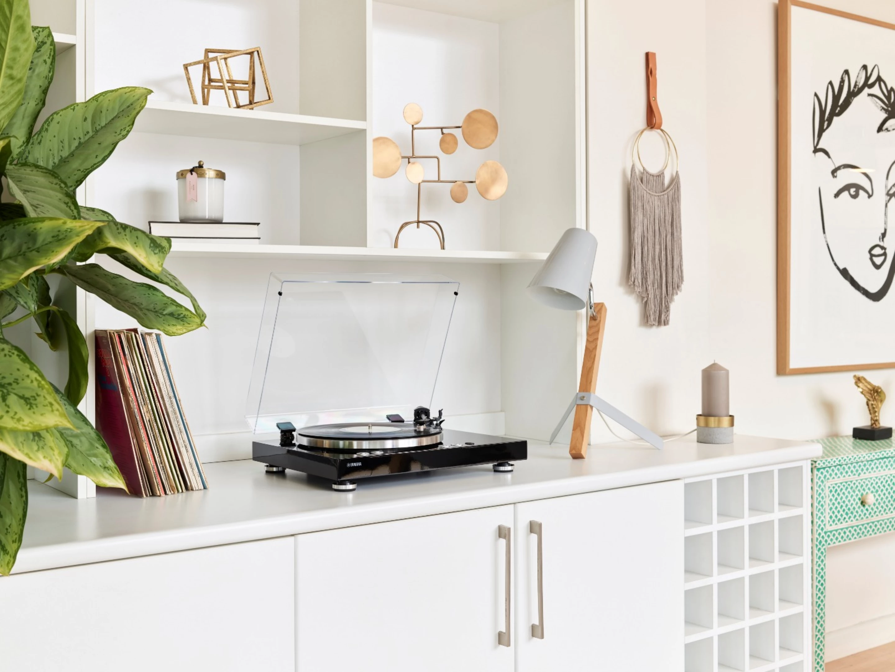 Yamaha courts analog and digital music lovers with connected turntable