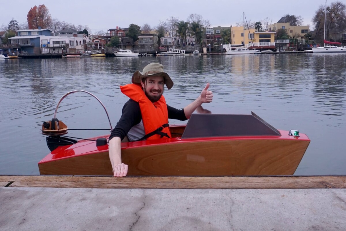 Mini electric boat takes to the water for pint-sized motoring fun