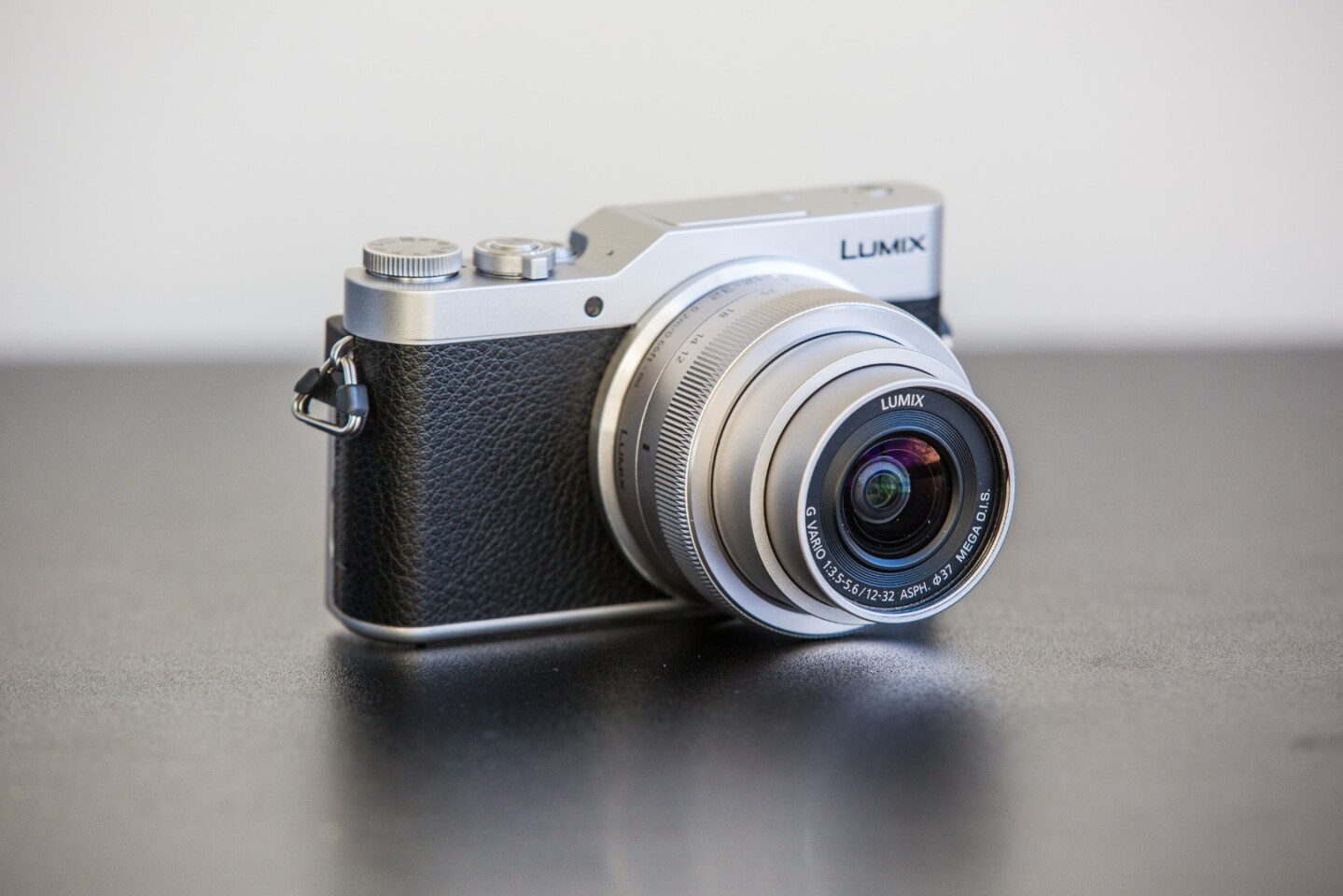 Panasonic Lumix GX850 review: Software boosted selfie shooter