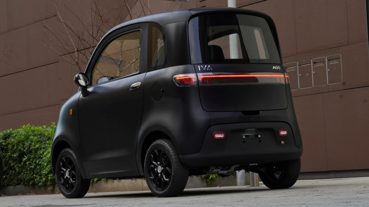 Compact electric runabout can be driven by 14 year-olds