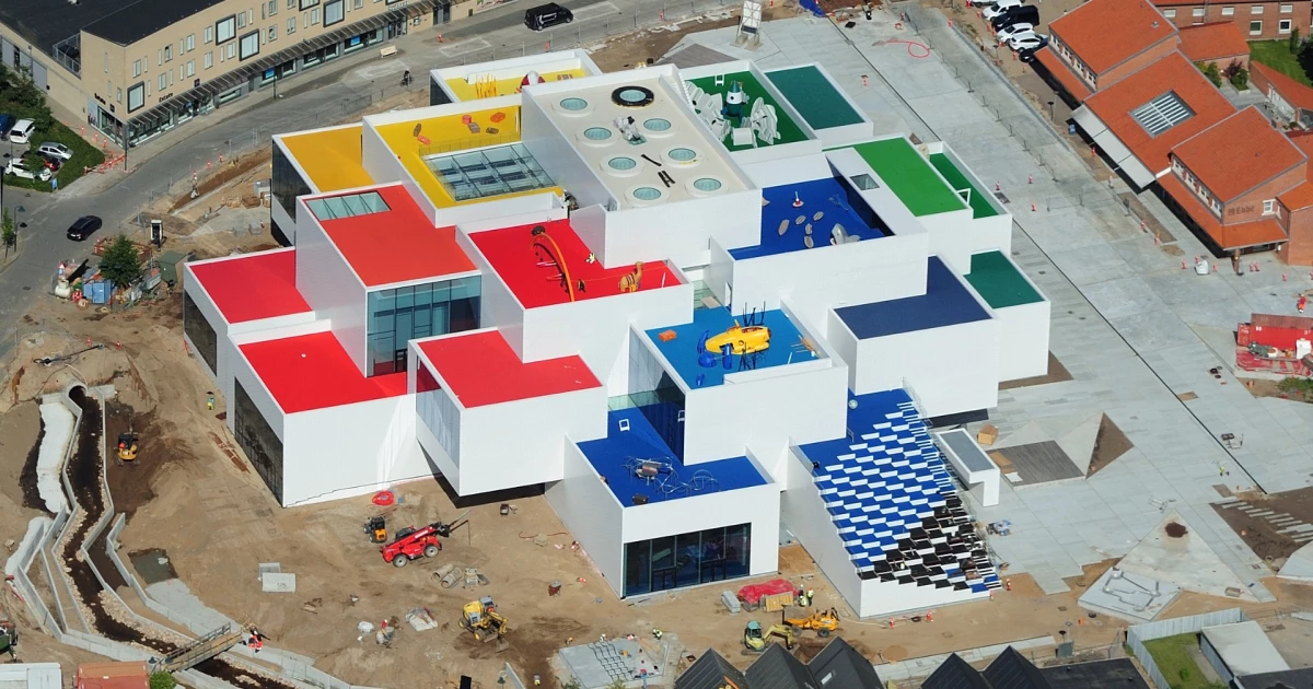 Build your own starchitect-designed Lego HQ with new kit