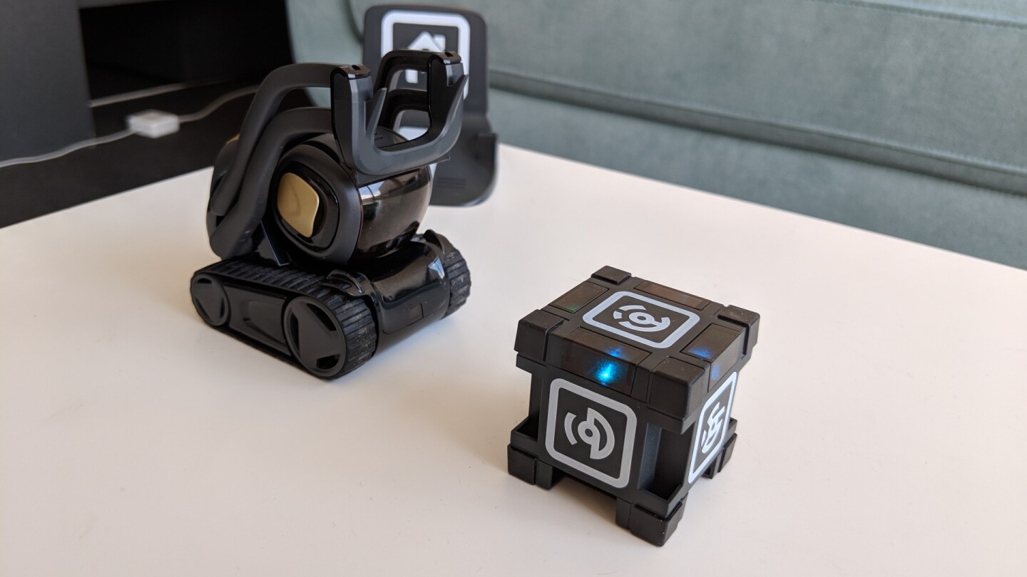 Vector Review Anki S Charming Home Robot Is More Fun Than Function