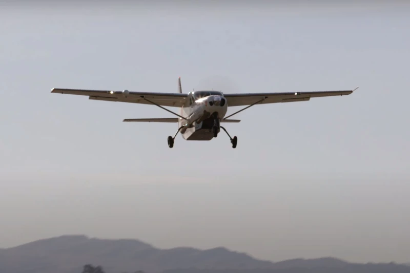 Uncrewed Cessna cargo plane takes to Californian skies