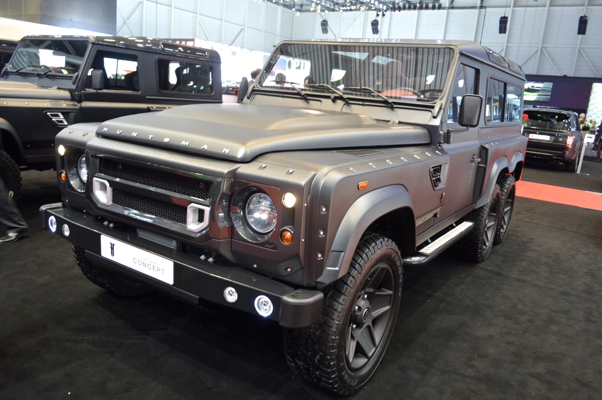 Kahn Design adds an axle to create Land Rover Defender 6x6