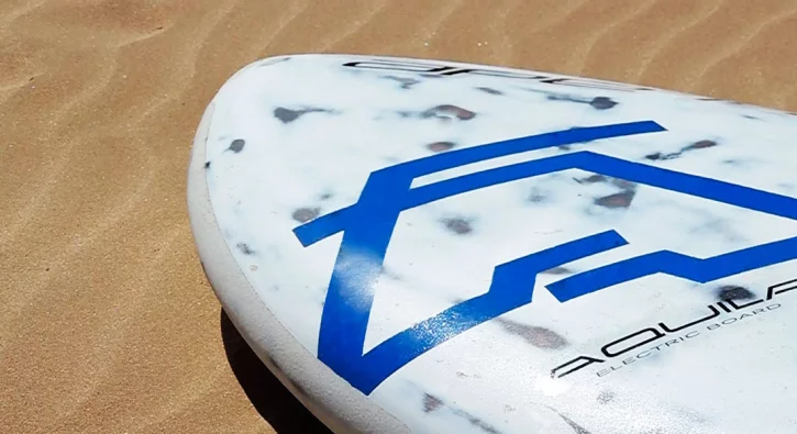 Aquila electric surfboards promise high-speed cruising, carving and ...